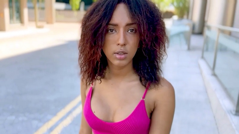 Luna Blackx | Pilladas en la calle Online