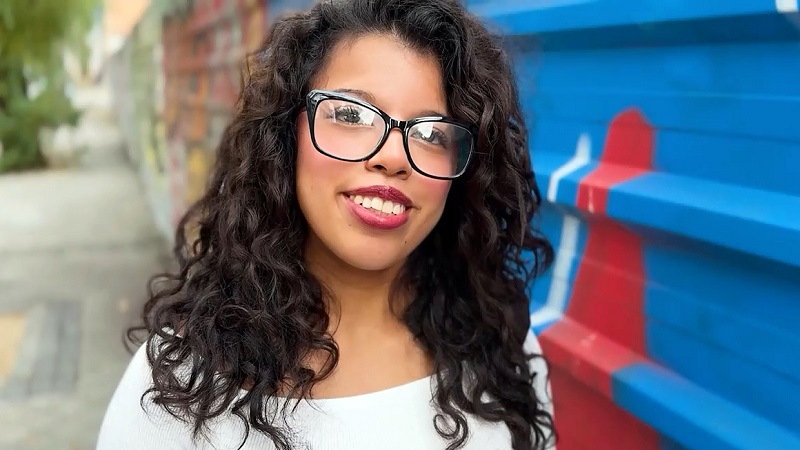 Laura Love | Pilladas en la calle Online